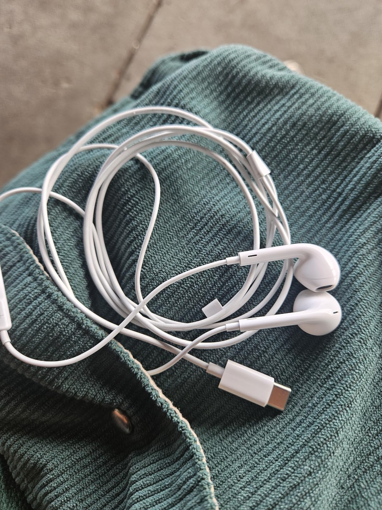 Best Special Headphones for iPad 2025: Buying Guide