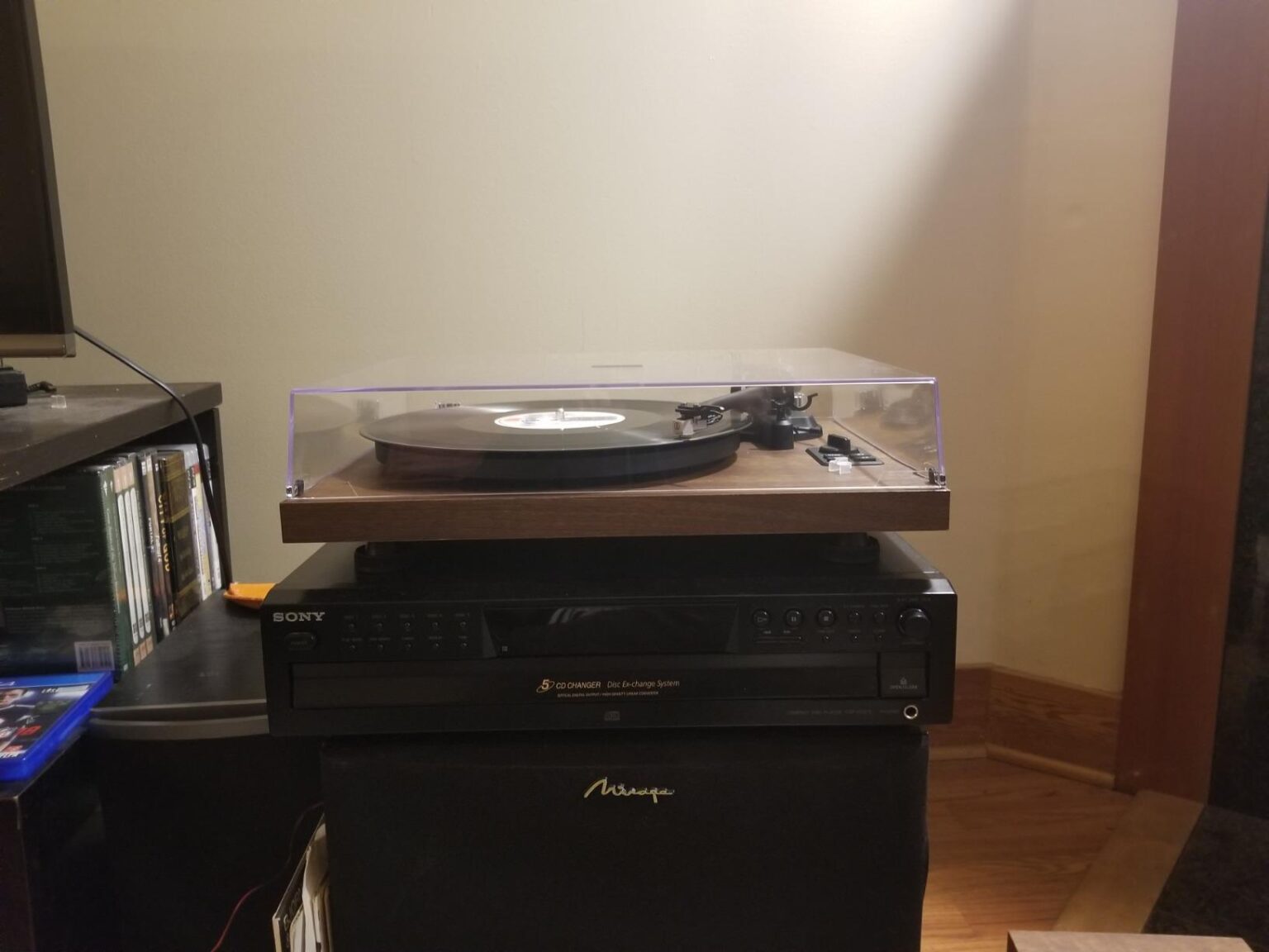 Best All-in-One Stereo Systems with Turntables 2025: Reviews